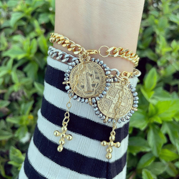 Pulsera con dije de San Benito. – Mbaccesorios mx